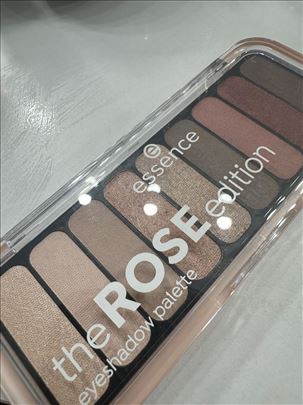 Essence Paleta