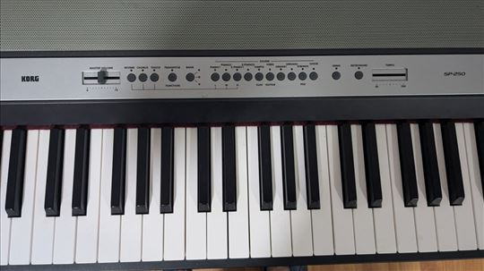 Klavir Korg sp250