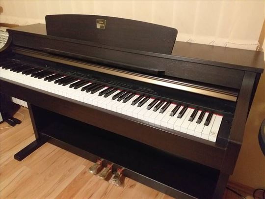 Yamaha Clavinova CLP-330, nekorišćeno