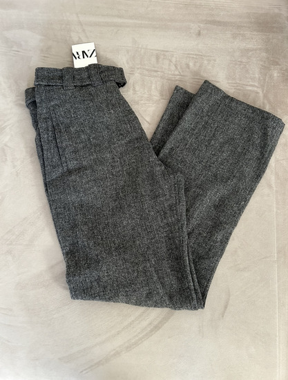 Zara pantalone nove sa etiketom