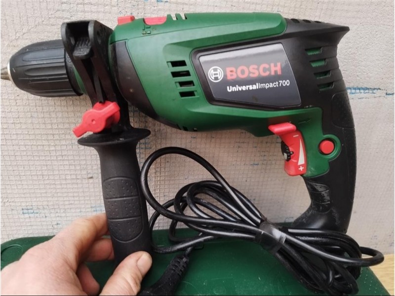 Bosch UniversalImpact 700 busilica 701W