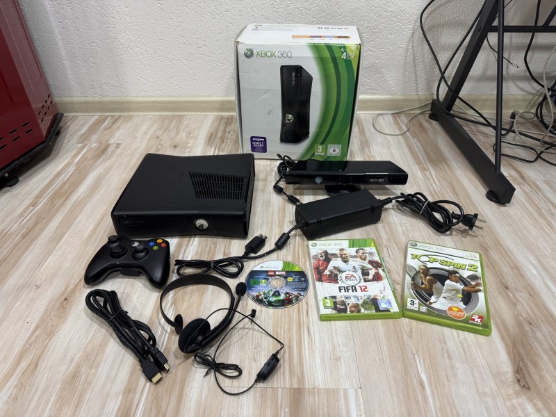 Xbox 360 S Slim - KOMPLET SA KUTIJOM