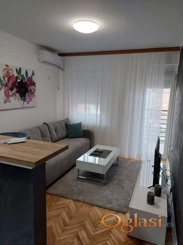 NOVA DETELINARA IZDAJE SE JEDNOIPOSOBAN MODERNO OPREMLJEN STAN