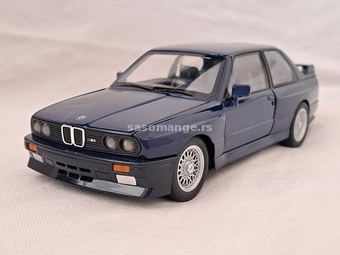 BMW M3 E30 "Kocka" 1:24 Blue