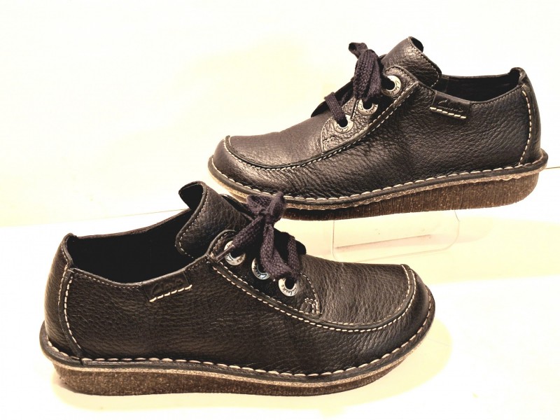 NOVE ,,,CLARKS,, KOZNE cipele br. 37