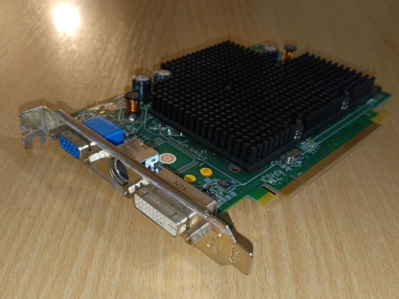 Ati FireGL V3300 - Dell graficka pasivno hladjenje