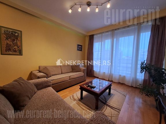 #42106, Izdavanje, Stan, CRVENI KRST, 900 EUR