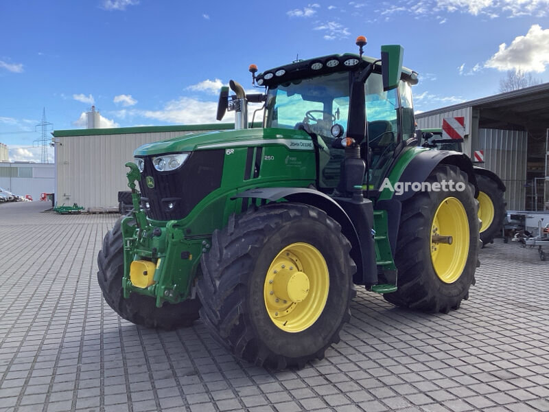 John Deere 6R250 mit FKH/ FZW/ CommandPro traktor točkaš