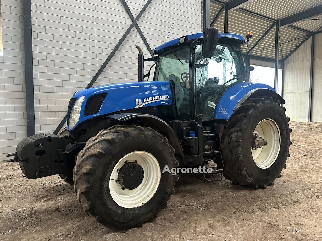 New Holland T7.250 traktor točkaš