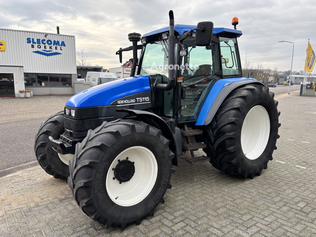 New Holland TS115 traktor točkaš