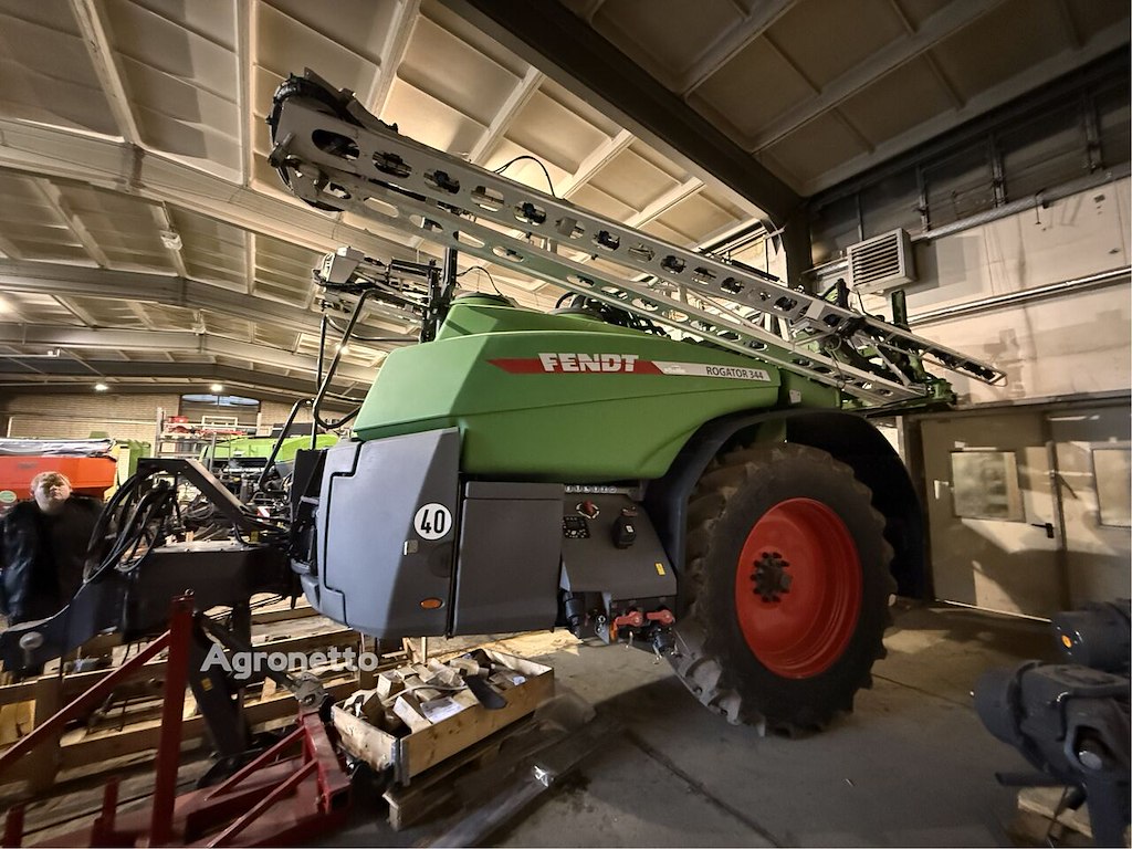 Fendt Rogator 344 vučena prskalica