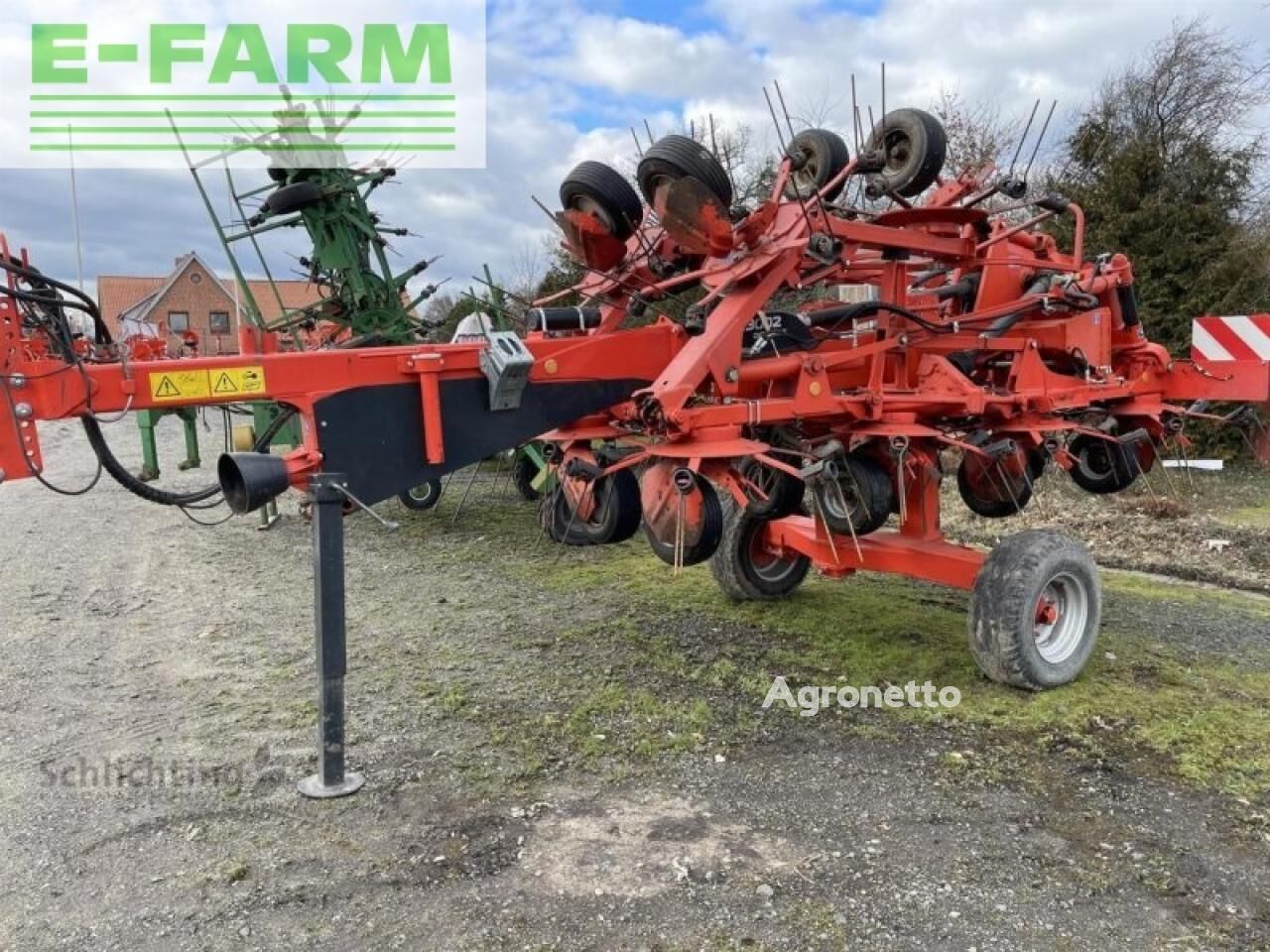 Kuhn gf 13002 prevrtač sena