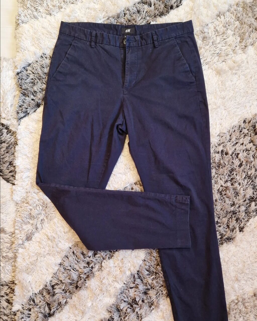 Pantalone H&M, teget odgovaraju za L