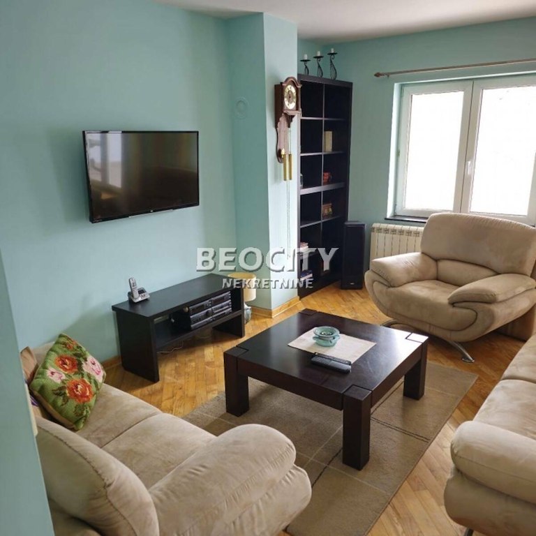 Novi Sad, Centar, Pećka , 5.0, 241m2, 1500EUR