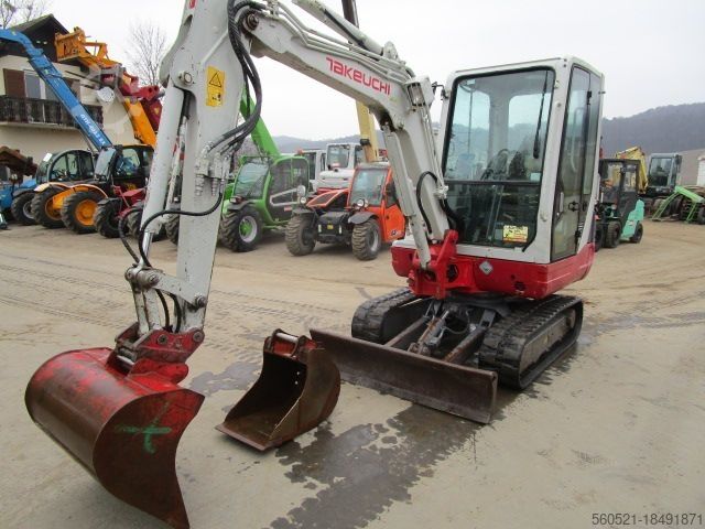 Mini bageri
Takeuchi TB 228 -hydraul. Schnellwechsler Martin + Löffel