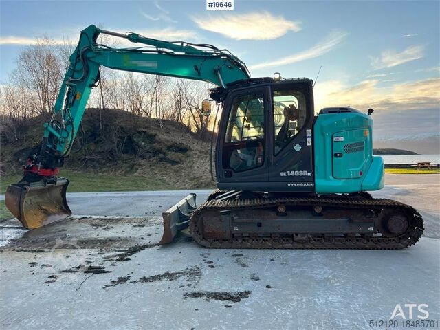 Bager za puzanje
Kobelco SK 140 SRLC-7 Excavator with Digging Bucket, Gradi