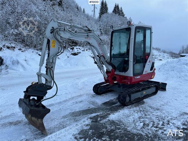 Bager za puzanje
Takeuchi TB225 Tracked digger w/ 2 buckets