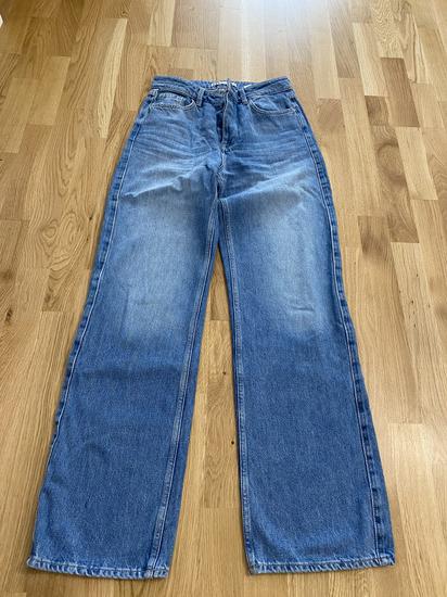 Zara Straight Fit nove farmerke 36