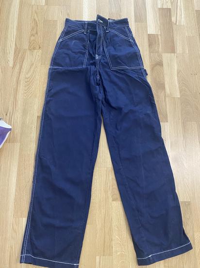 H&M tamno plave kargo pantalone od krepera nove