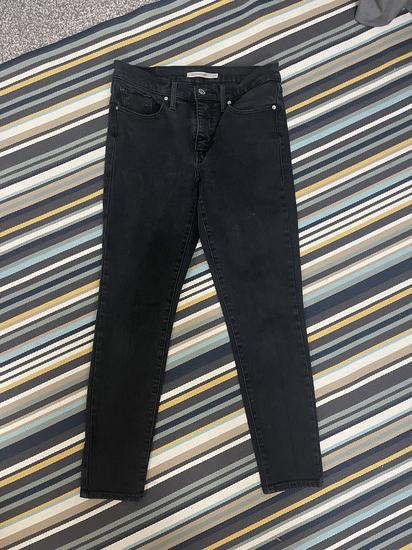 Original Levis crne pantalone 311 S SNIZENO