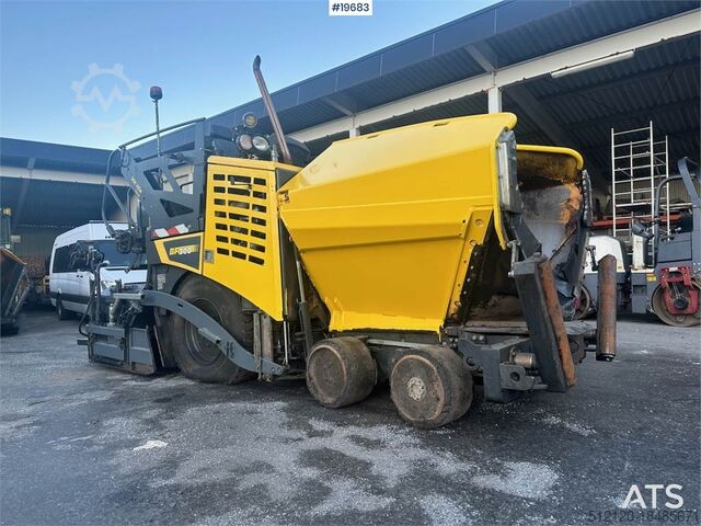 Bomag BF 300 P-2 asfaltni finišer. POGLEDAJTE VIDEO
Bomag BF 300 P-2 asphalt paver. WATCH VIDEO