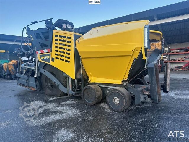 Bomag BF 300 P-2 asfaltni finišer. POGLEDAJTE VIDEO
Bomag BF 300 P-2 asphalt paver. WATCH VIDEO