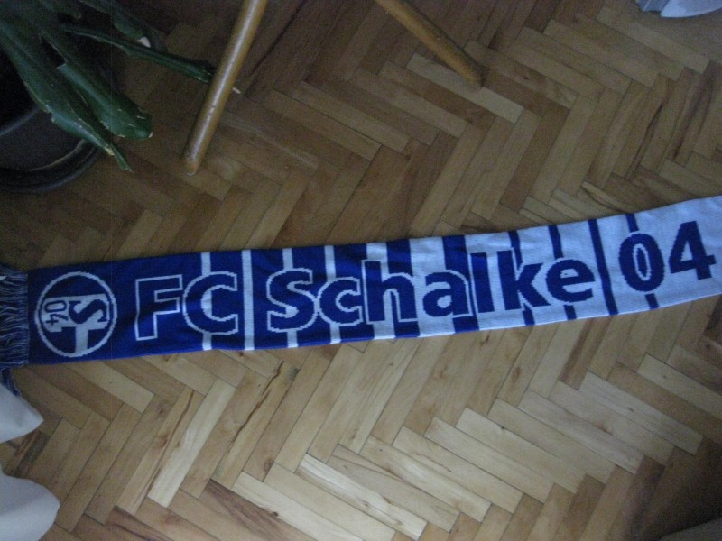Orig. FC SHALKE 04 odličan šal kao nov ..