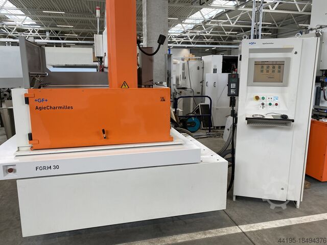 EDM mašina koja tone
GF Machining Solutions FORM 30