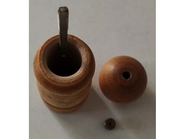 Drveni mlin za mlevenje začina, soli, bibera 16 cm