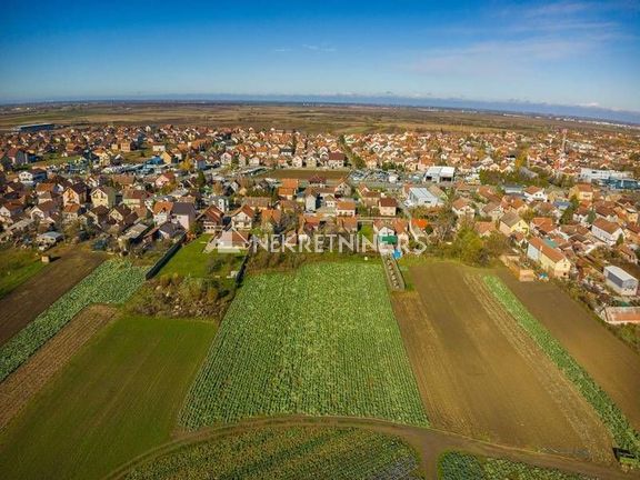 Izuzetan građevinski plac u Veterniku!