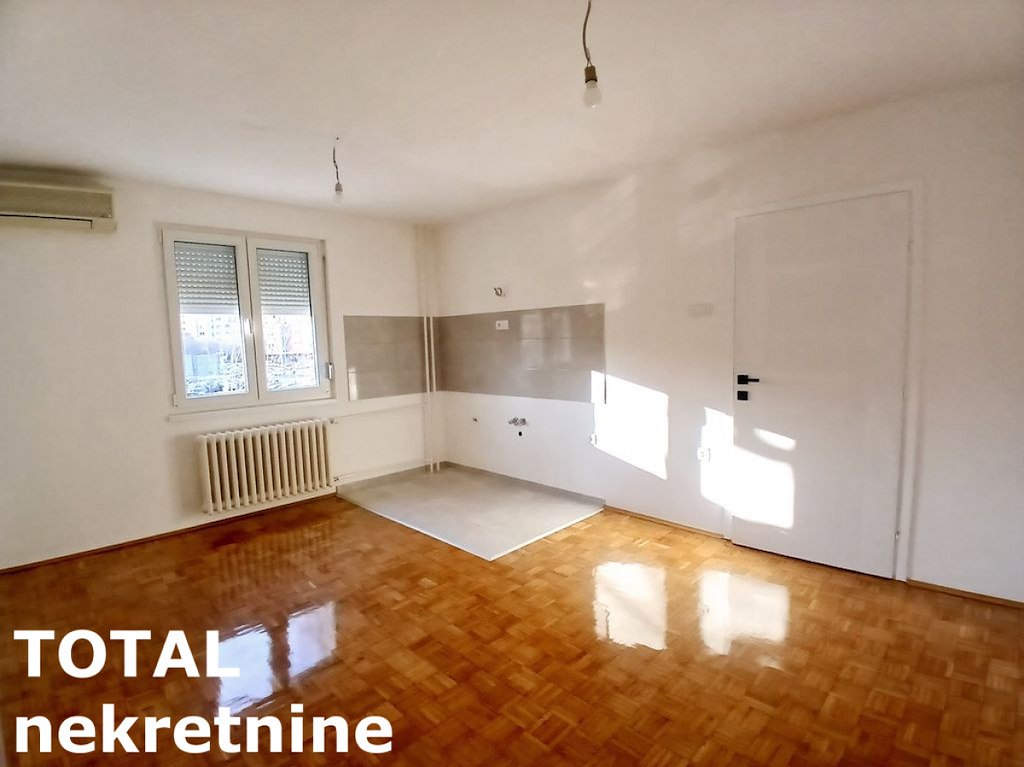 NOVI SAD - SAJAM - 37. 00 m2