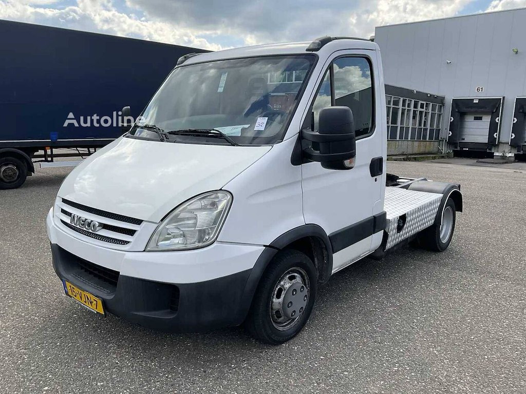 Prodaje se IVECO 35C18T minibus furgon na aukciji