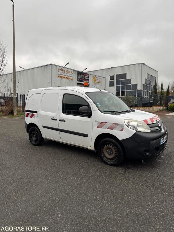 Prodaje se Renault KANGOO 376 000 KM / 2016 laki furgon na aukciji