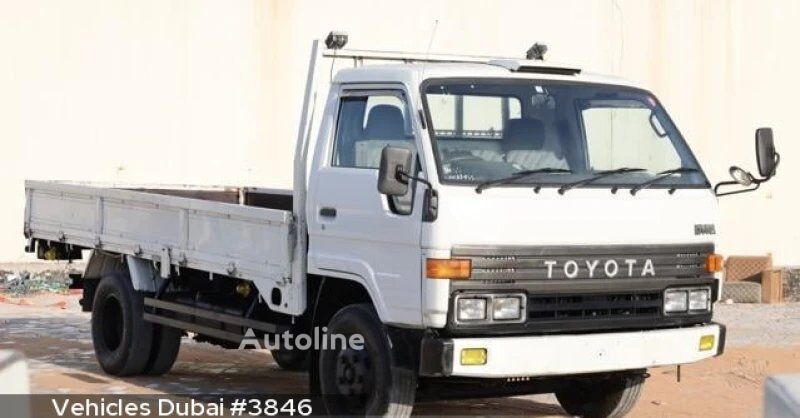 Toyota DYNA kamion s ravnom platformom < 3.5t