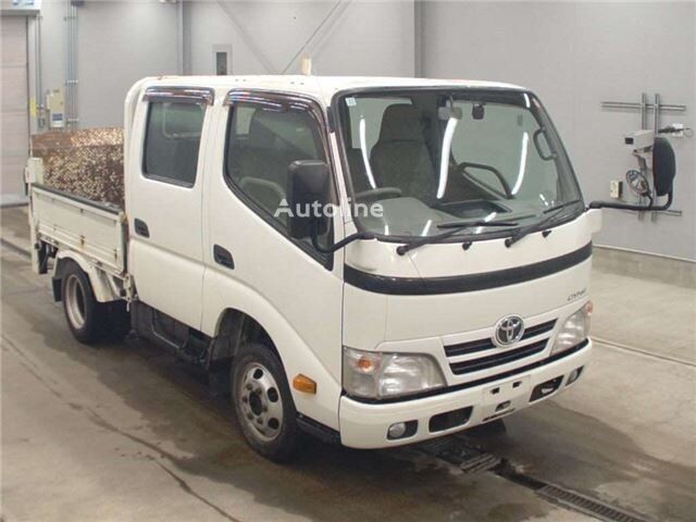 Toyota DYNA kamion s ravnom platformom < 3.5t