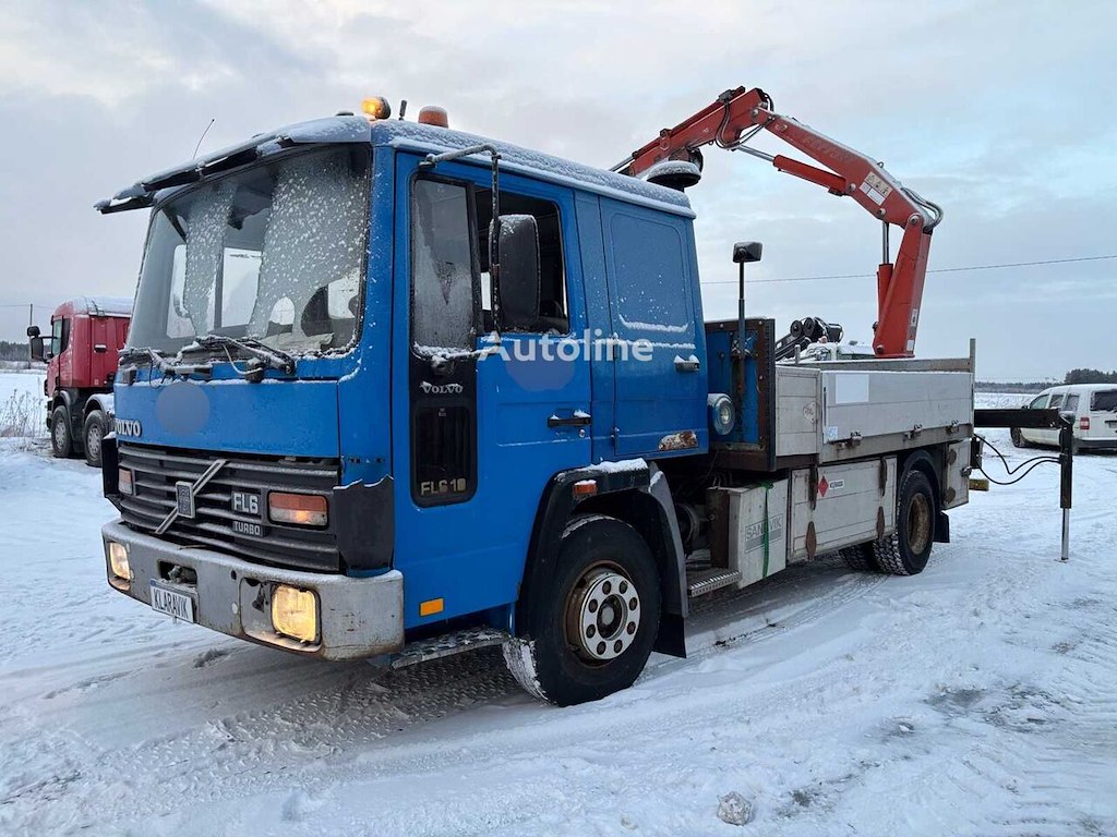 Prodaje se Volvo Crane Volvo FL6 kamion s ravnom platformom na aukciji