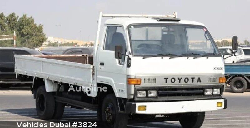 Toyota DYNA kamion s ravnom platformom