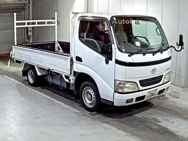 Toyota DYNA kamion s ravnom platformom