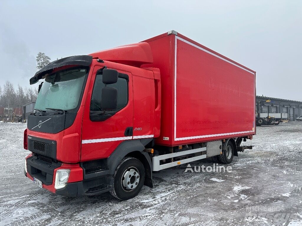 Volvo FL 240 6hlö ohjaamolla kamion furgon