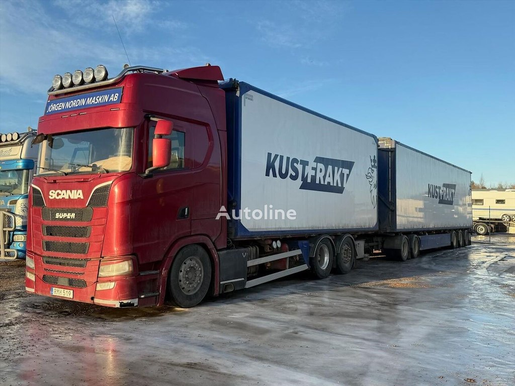 Prodaje se Scania S730B kamion furgon na aukciji + prikolica furgon