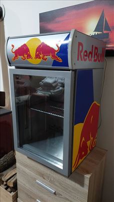 Rashladna vitrina frizider red bull