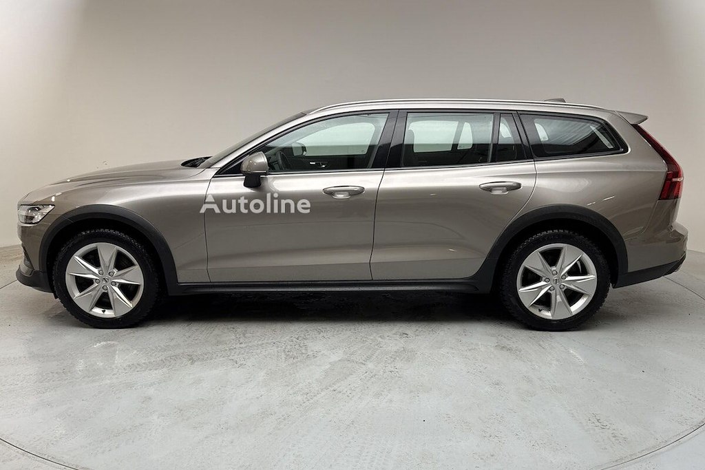 Prodaje se Volvo V60 Cross Country karavan na aukciji