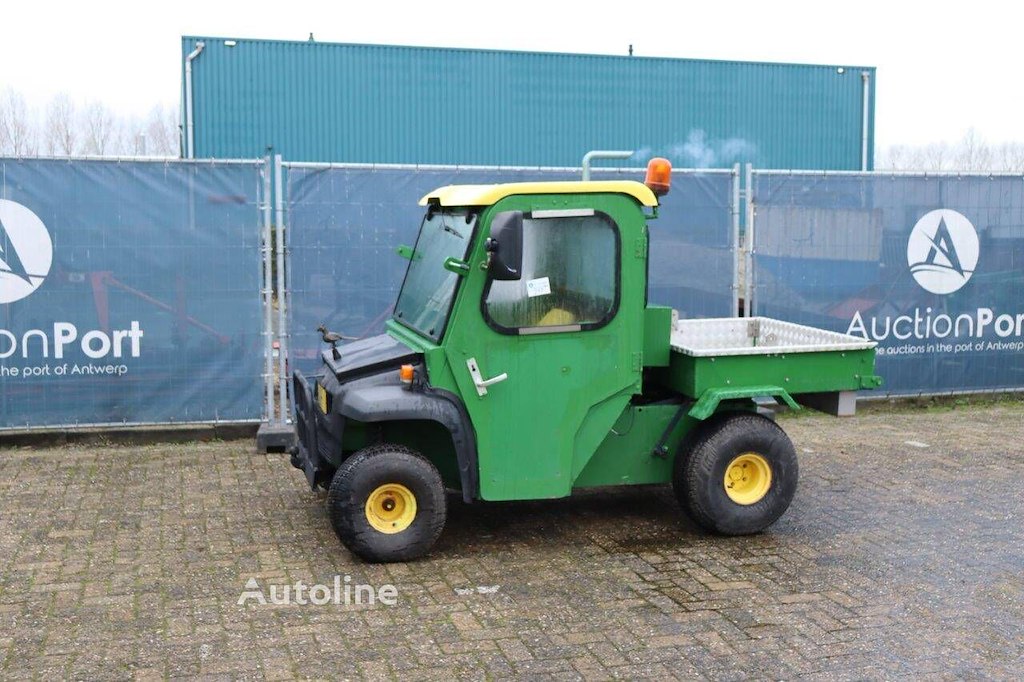 Prodaje se John Deere Gator 4x2 golf vozilo na aukciji