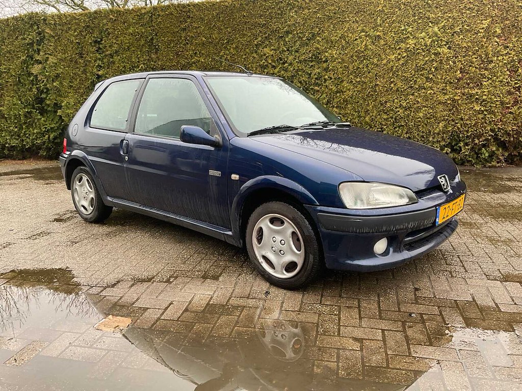 Prodaje se Peugeot 106 hečbek na aukciji