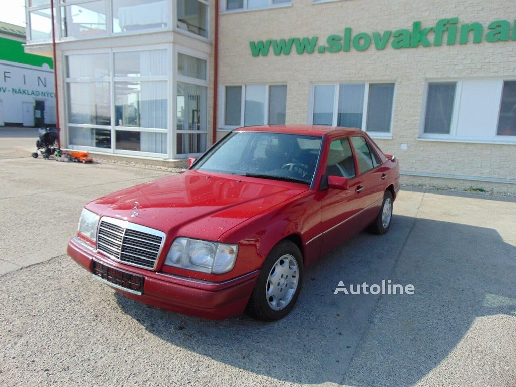 Mercedes-Benz 124 sedan