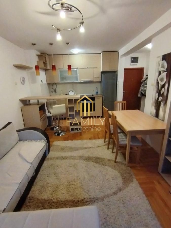 Izdajem namešten jednoiposoban stan na Grbavici – 42m²