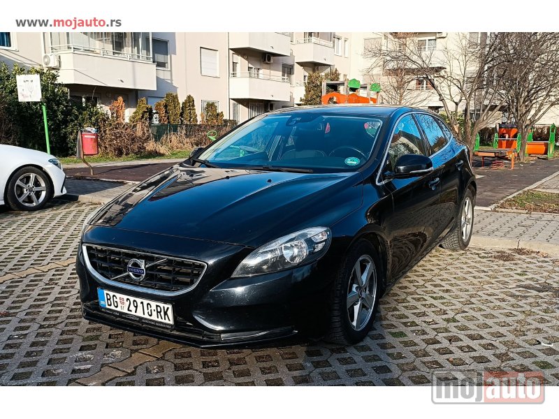 Volvo V40 D2 MOMENTUM