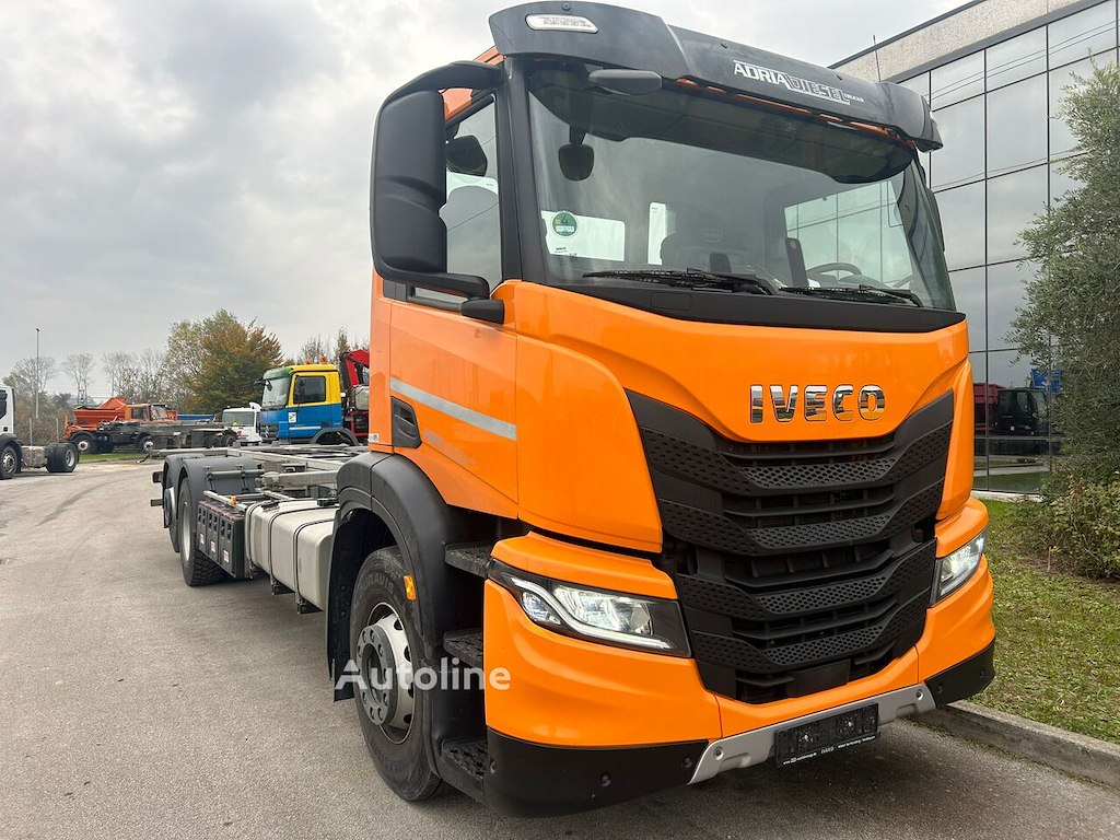 IVECO 400 6x2 vozilo za prevoz kontejnera