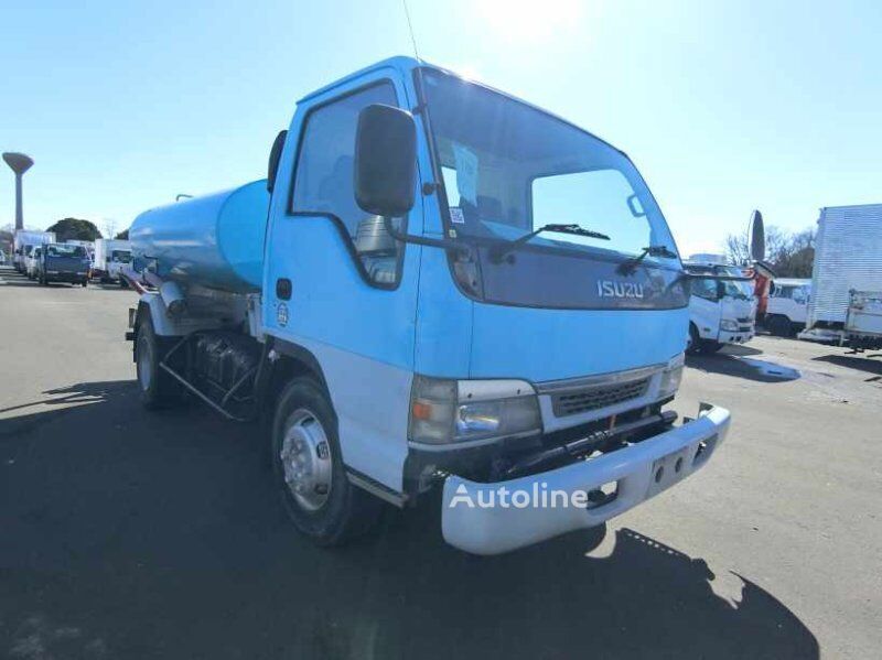 Isuzu ELF autocisterna