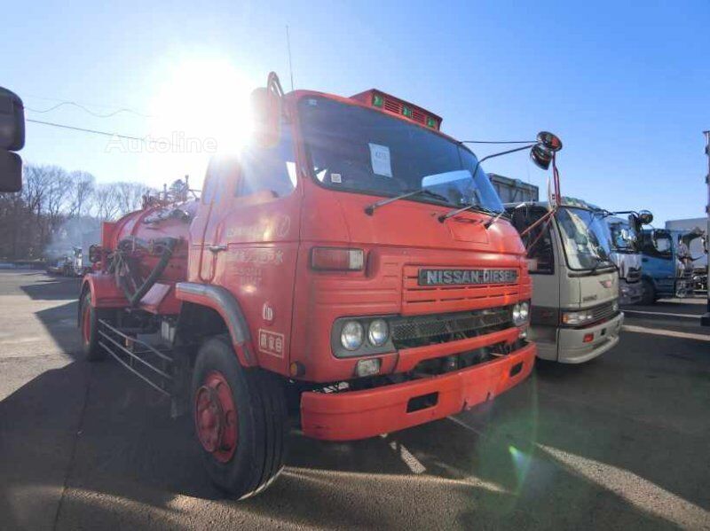 Nissan UD TRUCK autocisterna